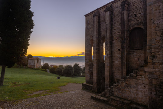 Karolingisch Bilder – Durchsuchen 1,453 Archivfotos, Vektorgrafiken und ...