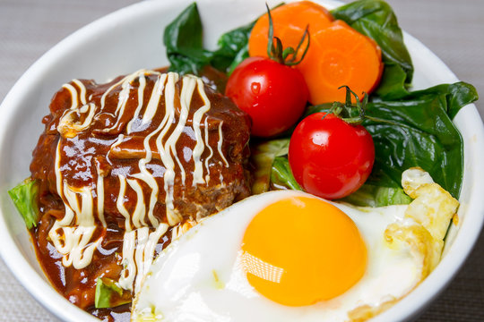 「ロコモコ」の写真素材 | 596件の無料イラスト画像 | Adobe Stock