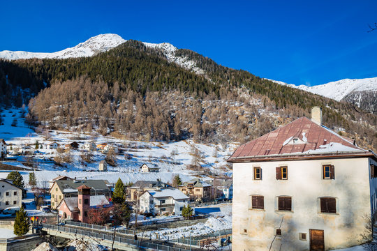 Imágenes de Susch: descubre bancos de fotos, ilustraciones, vectores y ...