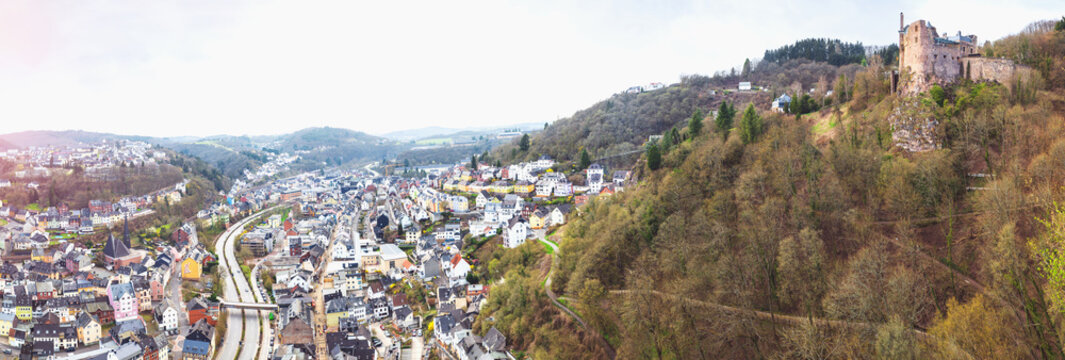 รูปภาพIdar-Oberstein – เลือกดูภาพถ่ายสต็อก เวกเตอร์ และวิดีโอ367 ...