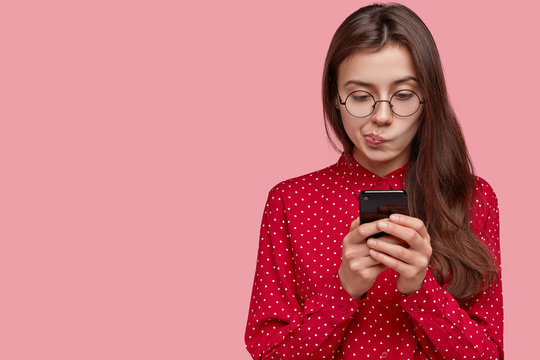 Scrolling Social Media Images – Browse 12,082 Stock Photos, Vectors ...