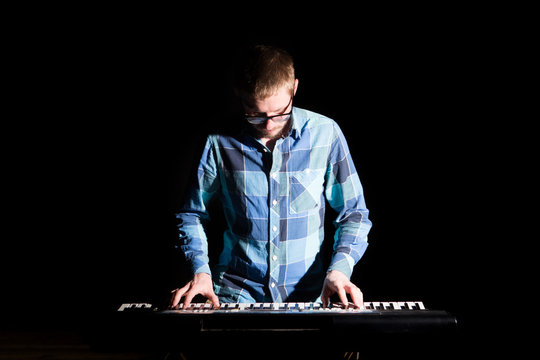 Keyboardist Images – Browse 2,227 Stock Photos, Vectors, and Video ...