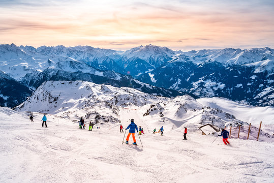 「Skipiste」の写真素材 | 5,856件の無料イラスト画像 | Adobe Stock