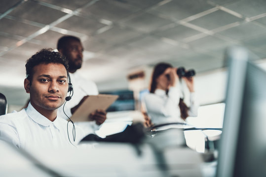 Flugdienstberater Bilder – Durchsuchen 71 Archivfotos, Vektorgrafiken ...