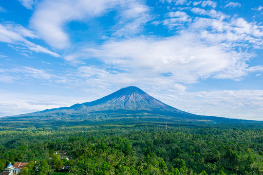 รูปภาพMahameru – เลือกดูภาพถ่ายสต็อก เวกเตอร์ และวิดีโอ98 | Adobe Stock