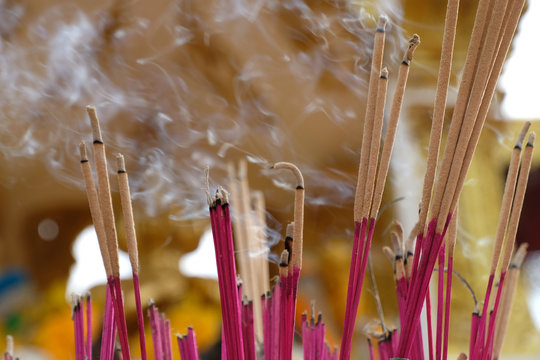 Insense bilder – Bläddra bland 466 stockfoton, vektorer och videor ...