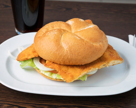 Schnitzelsemmel - Images et vidéos libres de droits | Adobe Stock