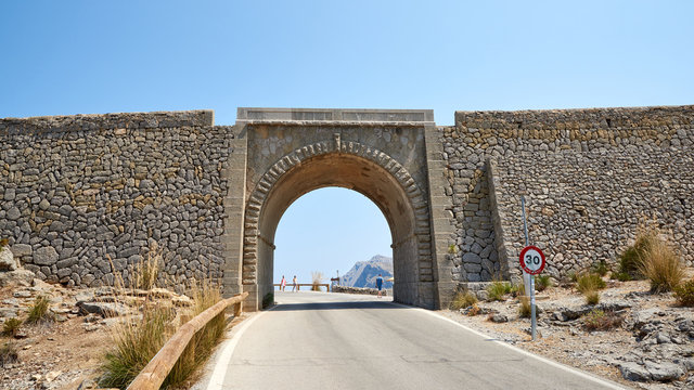 Turngate Bilder – Durchsuchen 1,608 Archivfotos, Vektorgrafiken und ...