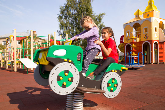 "Spring Rocker" Bilder – Durchsuchen 416 Archivfotos, Vektorgrafiken ...