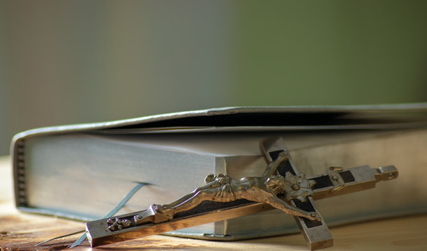 Psalter bilder – Bläddra bland 446 stockfoton, vektorer och videor ...