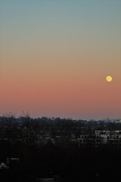Mondbahn bilder – Bläddra bland 96 stockfoton, vektorer och videor ...