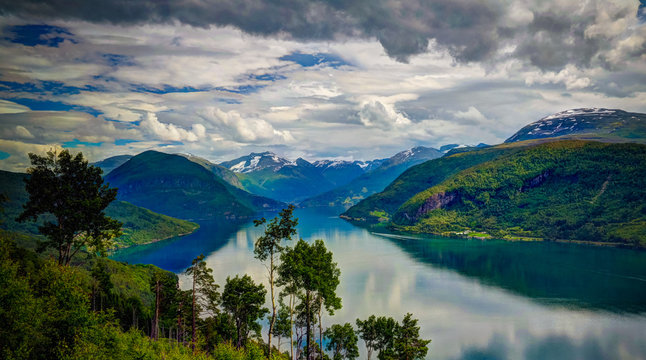 Innvikfjorden Bilder – Durchsuchen 212 Archivfotos, Vektorgrafiken und ...