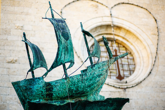 รูปภาพCaravella – เลือกดูภาพถ่ายสต็อก เวกเตอร์ และวิดีโอ114 | Adobe Stock