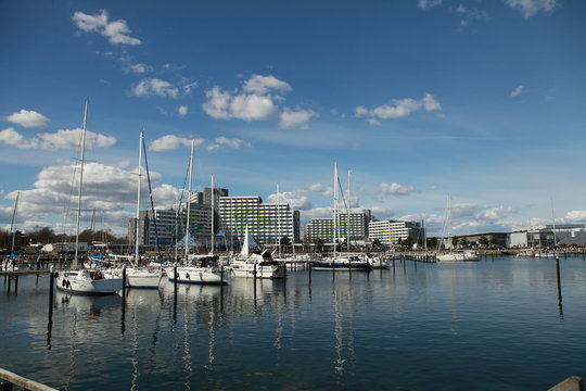 Damp Bilder – Durchsuchen 261,684 Archivfotos, Vektorgrafiken und ...