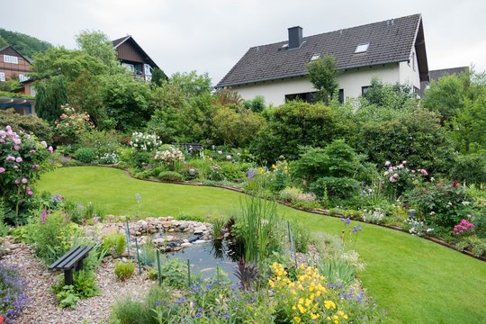 「Gartenbild」の写真素材 | 144件の無料イラスト画像 | Adobe Stock