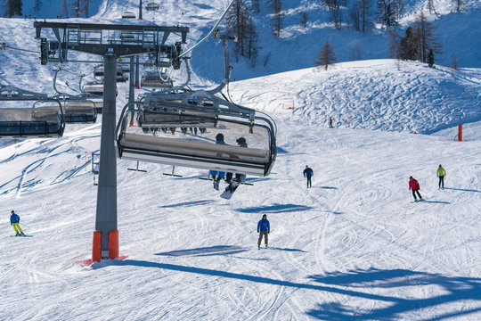 Schilift bilder – Bläddra bland 446 stockfoton, vektorer och videor ...