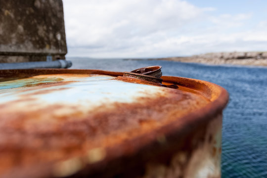 "Rusty Barrel" Bilder – Durchsuchen 91 Archivfotos, Vektorgrafiken und ...