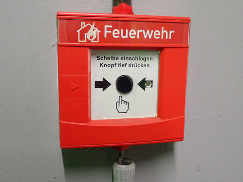 Feueralarm bilder – Bläddra bland 924 stockfoton, vektorer och videor ...