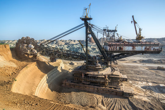 Caterpillar-Tread Images – Browse 50 Stock Photos, Vectors, and Video ...