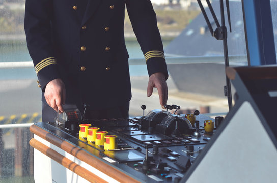 「Capitaine」の画像 - 1,033 件の Stock 写真、ベクターおよびビデオ | Adobe Stock