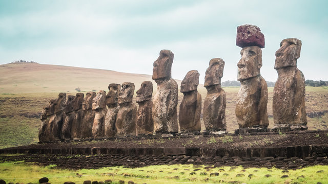 Imagens de Moais – Explore Fotografias do Stock, Vetores e Vídeos de ...