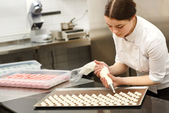 Confectioner Bilder – Durchsuchen 80,985 Archivfotos, Vektorgrafiken ...