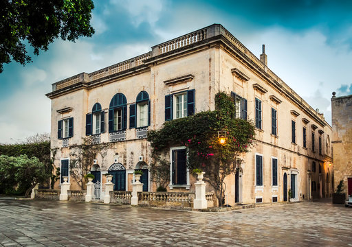 Malta Houses Bilder – Durchsuchen 28,967 Archivfotos, Vektorgrafiken ...