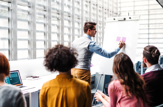 White Board Training Images – Browse 86,985 Stock Photos, Vectors, and ...