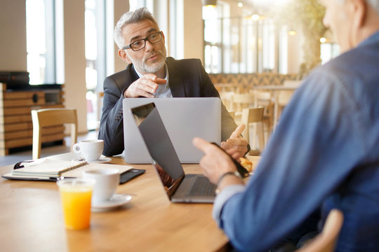 รูปภาพDebriefing – เลือกดูภาพถ่ายสต็อก เวกเตอร์ และวิดีโอ789 | Adobe Stock