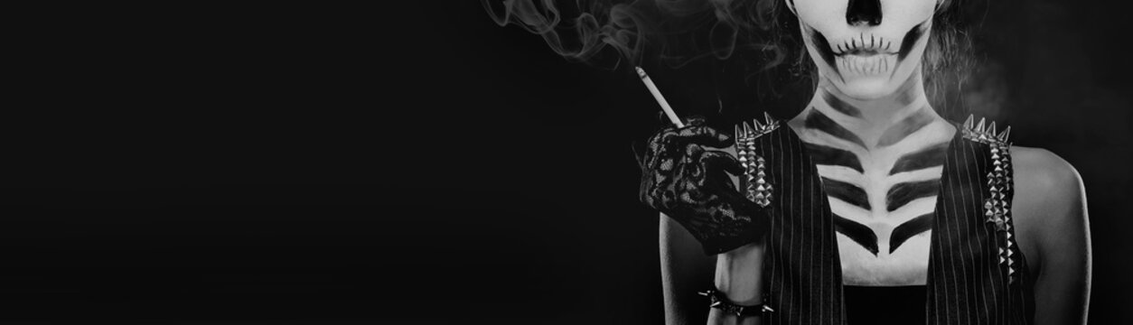 Skeleton Smoke Bilder – Durchsuchen 15,917 Archivfotos, Vektorgrafiken ...