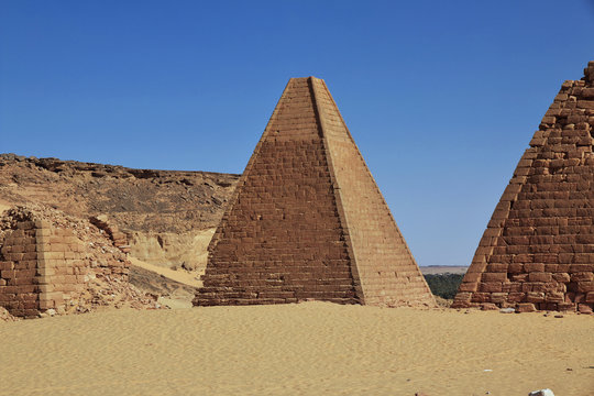 Gebel Bilder – Durchsuchen 183 Archivfotos, Vektorgrafiken und Videos ...