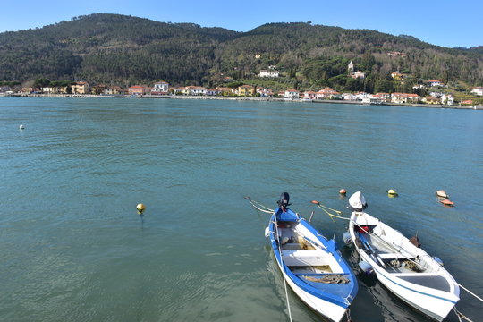 「Magra」の画像 - 2,560 件の Stock 写真、ベクターおよびビデオ | Adobe Stock