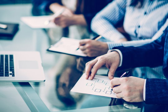 "Examine Documents" Billeder – Gennemse 119 stockfotos, vektorer og ...