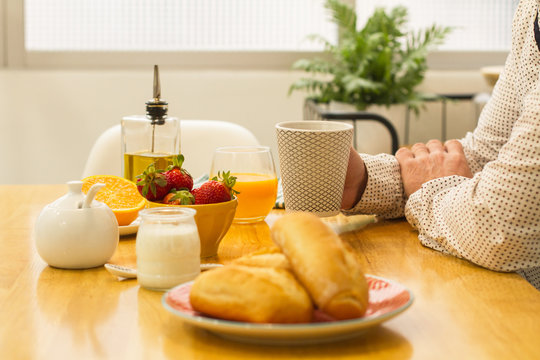 Desayunando 画像 - 参照 298 Stock 写真、ベクターおよびビデオ | Adobe Stock
