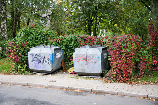 Papiercontainer Images – Browse 96 Stock Photos, Vectors, and Video ...