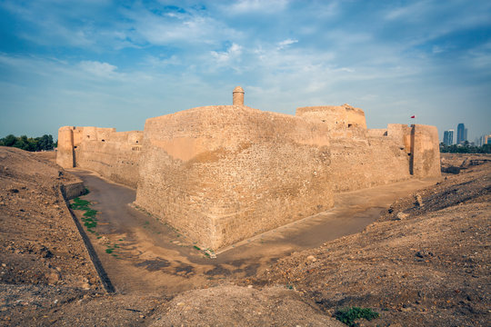 "Bahrain Fort" Images – Browse 633 Stock Photos, Vectors, and Video ...