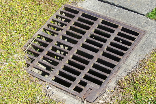 Abwasserdeckel Bilder – Durchsuchen 1,171 Archivfotos, Vektorgrafiken ...