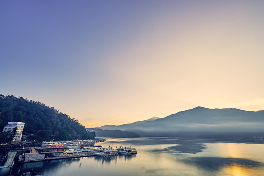 รูปภาพYuchi – เลือกดูภาพถ่ายสต็อก เวกเตอร์ และวิดีโอ658 | Adobe Stock