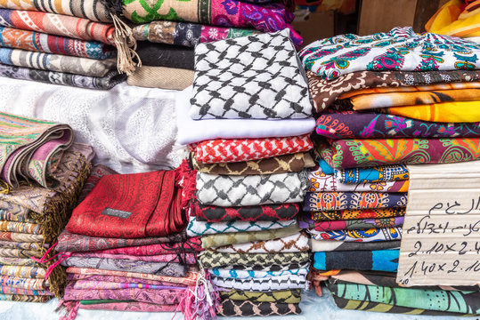 Gutra Bilder – Durchsuchen 12,885 Archivfotos, Vektorgrafiken und ...