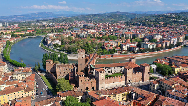 รูปภาพCastelvecchio – เลือกดูภาพถ่ายสต็อก เวกเตอร์ และวิดีโอ3,472 ...