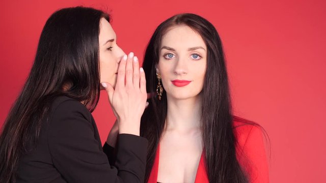 「Gossiper」の写真素材 | 1,333件の無料イラスト画像 | Adobe Stock