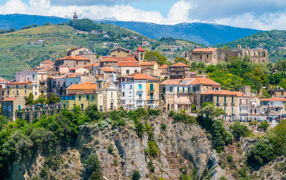 รูปภาพAcciaroli – เลือกดูภาพถ่ายสต็อก เวกเตอร์ และวิดีโอ399 | Adobe Stock