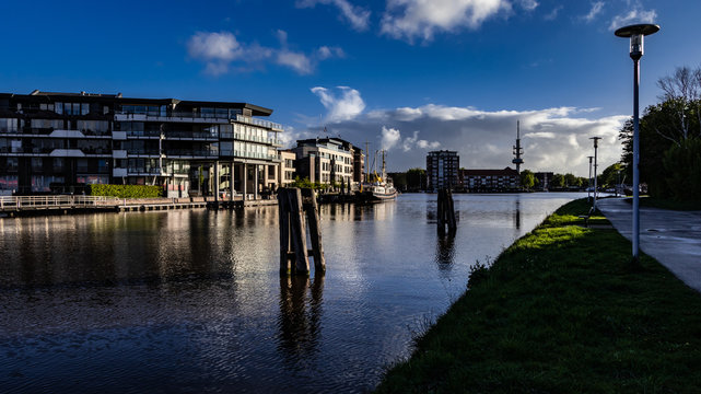 Emder Hafen"」の写真素材 | 33件の無料イラスト画像 | Adobe Stock