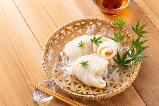 Somen 이미지 – 찾아보기 5,840 스톡 사진, 벡터 및 비디오 | Adobe Stock