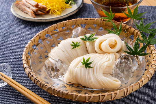 「そうめん」の写真素材 | 27,106件の無料イラスト画像 | Adobe Stock