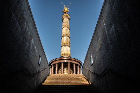 "Victory Column" Images – Browse 4,402 Stock Photos, Vectors, and Video ...