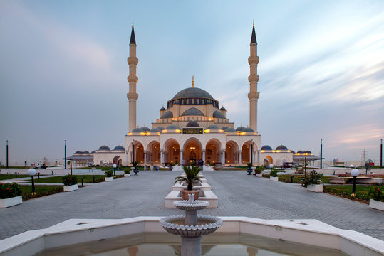 "Sharjah Mosque" Images – Browse 157 Stock Photos, Vectors, and Video ...