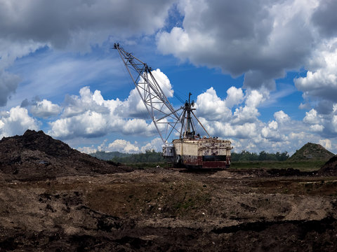 Draglines Images – Browse 1,248 Stock Photos, Vectors, and Video ...