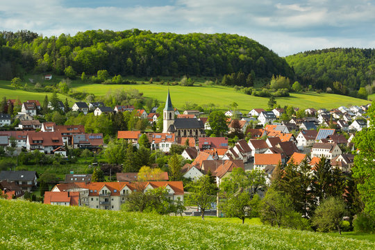 Pfeffingen Bilder – Durchsuchen 364 Archivfotos, Vektorgrafiken und ...