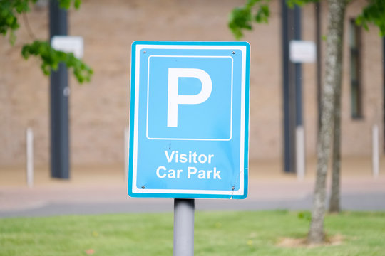 Besucher-Parkplatz Bilder – Durchsuchen 444 Archivfotos, Vektorgrafiken ...